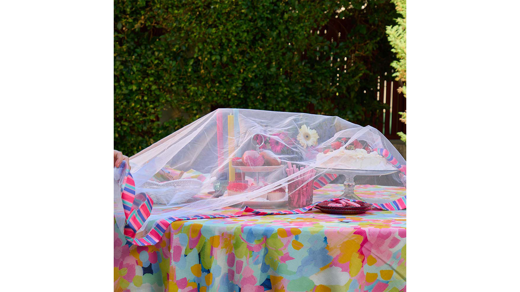 Annabel Trends Buzz Off Food Cover | Gifts Australia